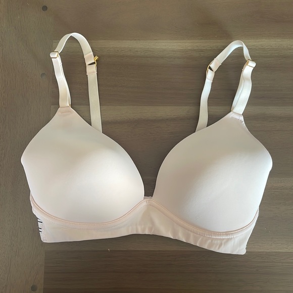 Lively | Intimates & Sleepwear | Lively Deep V All Day Nowire Bra ...